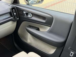 Melns Volvo XC40 2022 Šauļi, ar dzinēja tilpumu 1.48 L un nobraukumu 162 tūkst. km par 24990 €, foto 19 vietnē AUTOMOTO.COM.LV