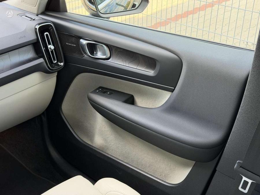 Melns Volvo XC40 2022 Šauļi, ar dzinēja tilpumu 1.48 L un nobraukumu 162 tūkst. km par 24990 €, foto 19 vietnē AUTOMOTO.COM.LV