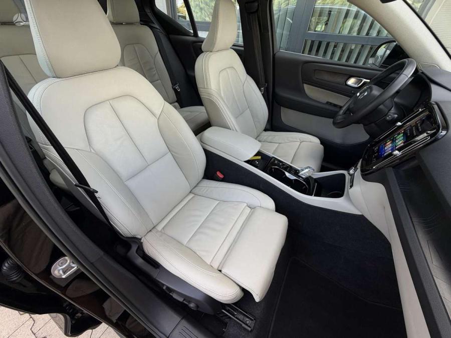 Melns Volvo XC40 2022 Šauļi, ar dzinēja tilpumu 1.48 L un nobraukumu 162 tūkst. km par 24990 €, foto 22 vietnē AUTOMOTO.COM.LV