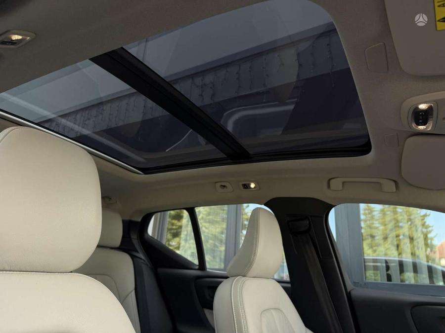 Melns Volvo XC40 2022 Šauļi, ar dzinēja tilpumu 1.48 L un nobraukumu 162 tūkst. km par 24990 €, foto 23 vietnē AUTOMOTO.COM.LV