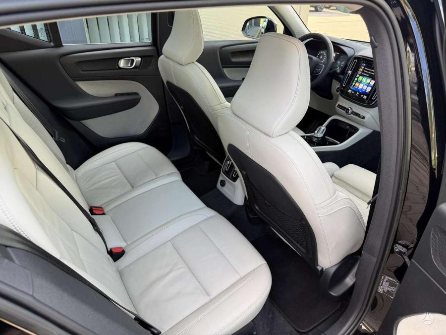 Melns Volvo XC40 2022 Šauļi, ar dzinēja tilpumu 1.48 L un nobraukumu 162 tūkst. km par 24990 €, foto 24 vietnē AUTOMOTO.COM.LV