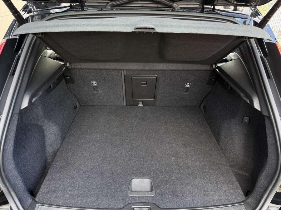 Melns Volvo XC40 2022 Šauļi, ar dzinēja tilpumu 1.48 L un nobraukumu 162 tūkst. km par 24990 €, foto 25 vietnē AUTOMOTO.COM.LV
