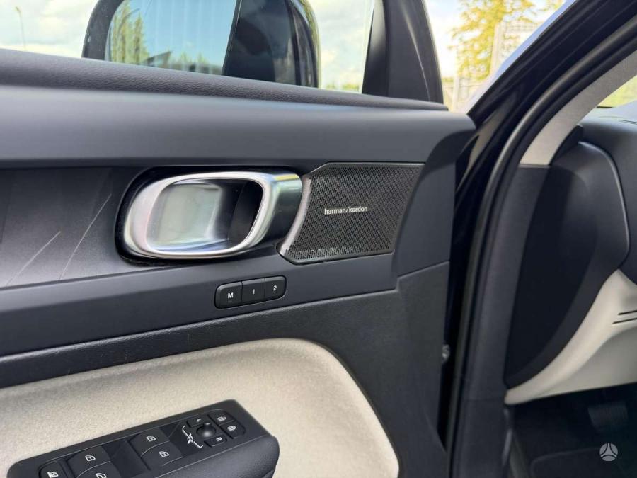 Melns Volvo XC40 2022 Šauļi, ar dzinēja tilpumu 1.48 L un nobraukumu 162 tūkst. km par 24990 €, foto 28 vietnē AUTOMOTO.COM.LV