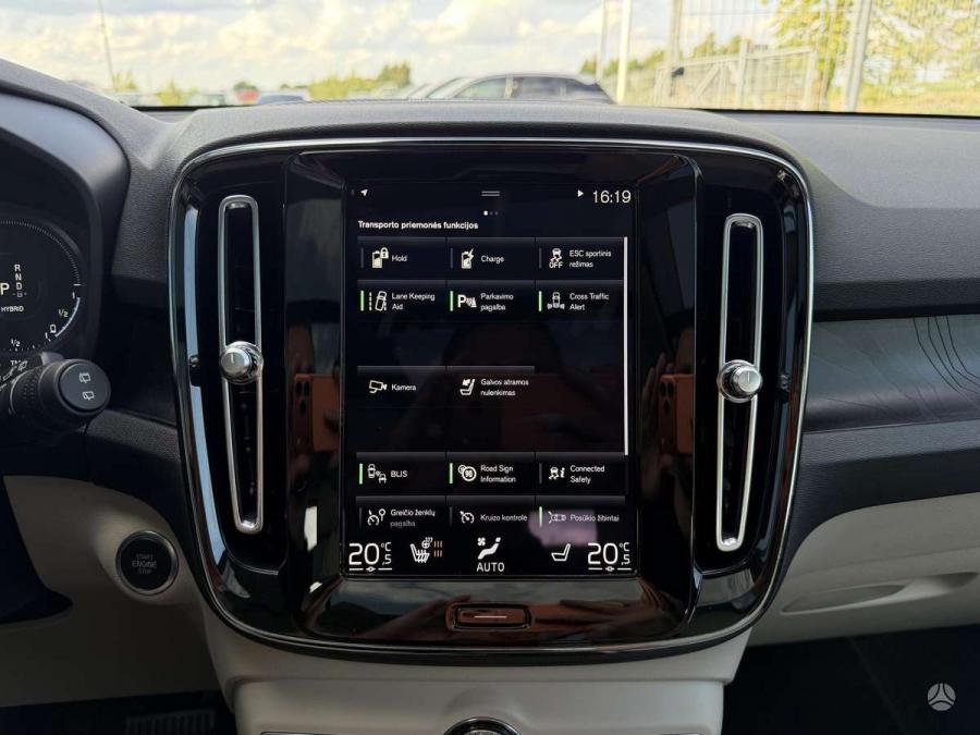 Melns Volvo XC40 2022 Šauļi, ar dzinēja tilpumu 1.48 L un nobraukumu 162 tūkst. km par 24990 €, foto 34 vietnē AUTOMOTO.COM.LV