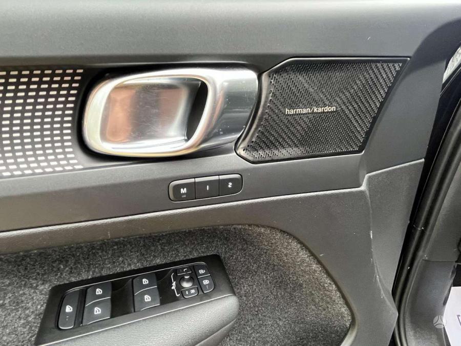 Черный Вольво XC40 2022 в Каунас, объемом двигателя 1.48 л и пробегом 112 тыс. км за 19950 €, фото 24 на AUTOMOTO.COM.LV