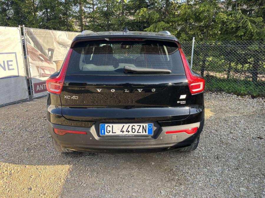 Melns Volvo XC40 2022 Kauņa, ar dzinēja tilpumu 1.48 L un nobraukumu 81 tūkst. km par 21900 €, foto 9 vietnē AUTOMOTO.COM.LV