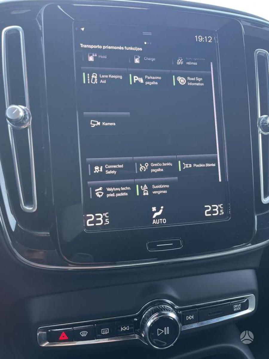 Melns Volvo XC40 2022 Kauņa, ar dzinēja tilpumu 1.48 L un nobraukumu 81 tūkst. km par 21900 €, foto 18 vietnē AUTOMOTO.COM.LV