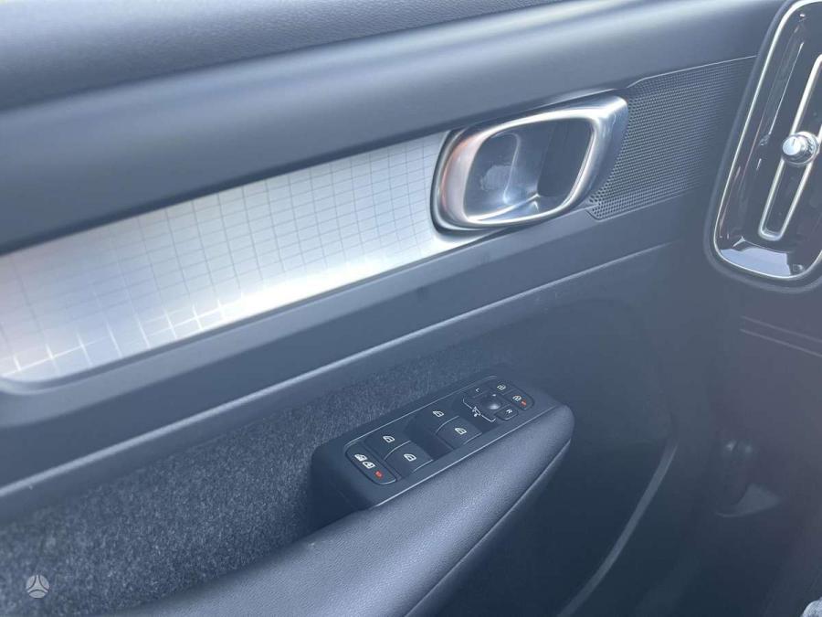 Melns Volvo XC40 2022 Kauņa, ar dzinēja tilpumu 1.48 L un nobraukumu 81 tūkst. km par 21900 €, foto 21 vietnē AUTOMOTO.COM.LV
