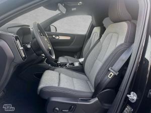 Black Volvo XC40 2023 in Kaunas, with an engine capacity of 1.50 L and mileage of 63 thousand km for 31701 €, photo 3 on AUTOMOTO.COM.LV