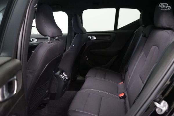 Black Volvo XC40 2023 in Kaunas, with an engine capacity of 0.00 L and mileage of 61 thousand km for 34101 €, photo 7 on AUTOMOTO.COM.LV