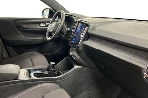 Melns Volvo XC40 2023 Kauņa, ar dzinēja tilpumu 0.00 L un nobraukumu 28 tūkst. km par 35120 €, foto 16 vietnē AUTOMOTO.COM.LV
