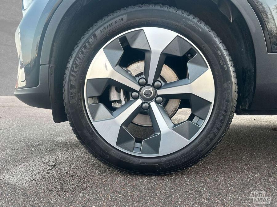 Melns Volvo XC40 2023 Kauņa, ar dzinēja tilpumu 1.50 L un nobraukumu 78 tūkst. km par 31009 €, foto 2 vietnē AUTOMOTO.COM.LV