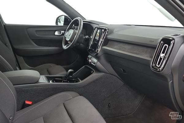 Black Volvo XC40 2023 in Kaunas, with an engine capacity of 0.00 L and mileage of 18 thousand km for 36013 €, photo 7 on AUTOMOTO.COM.LV