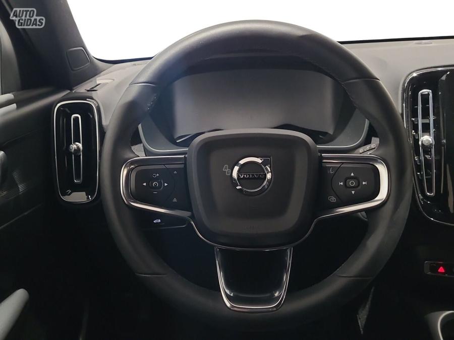 Black Volvo XC40 2023 in Kaunas, with an engine capacity of 0.00 L and mileage of 21 thousand km for 35115 €, photo 10 on AUTOMOTO.COM.LV