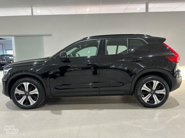 Melns Volvo XC40 2023 Kauņa, ar dzinēja tilpumu 0.00 L un nobraukumu 82 tūkst. km par 33690 €, foto 4 vietnē AUTOMOTO.COM.LV
