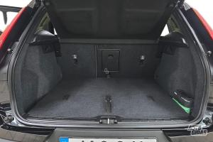Black Volvo XC40 2023 in Kaunas, with an engine capacity of 0.00 L and mileage of 46 thousand km for 36589 €, photo 12 on AUTOMOTO.COM.LV