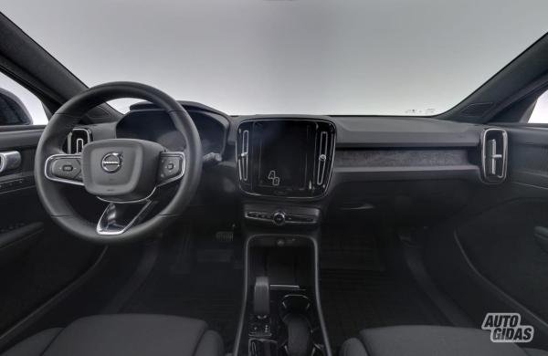 Black Volvo XC40 2023 in Kaunas, with an engine capacity of 0.00 L and mileage of 83 thousand km for 32736 €, photo 7 on AUTOMOTO.COM.LV