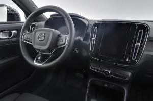 Black Volvo XC40 2023 in Kaunas, with an engine capacity of 0.00 L and mileage of 83 thousand km for 32736 €, photo 8 on AUTOMOTO.COM.LV