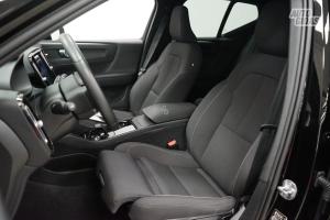 Black Volvo XC40 2023 in Kaunas, with an engine capacity of 0.00 L and mileage of 73 thousand km for 36189 €, photo 7 on AUTOMOTO.COM.LV