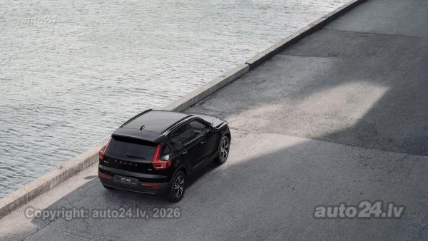 Melns Volvo XC40 2023 Tallina, ar dzinēja tilpumu 2.00 L un nobraukumu 100 tūkst. km par 29995 €, foto 2 vietnē AUTOMOTO.COM.LV
