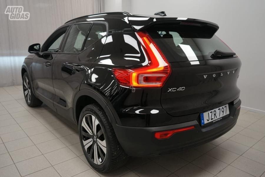 Black Volvo XC40 2023 in Kaunas, with an engine capacity of 0.00 L and mileage of 18 thousand km for 36885 €, photo 3 on AUTOMOTO.COM.LV