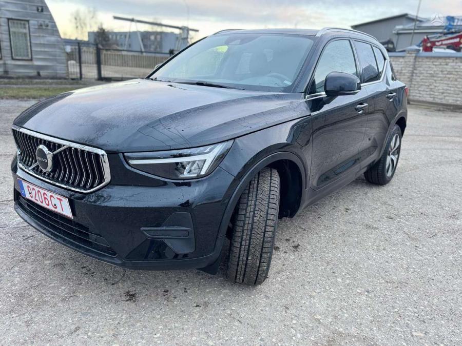Melns Volvo XC40 2023 Jonava, ar dzinēja tilpumu 1.48 L un nobraukumu 43 tūkst. km par 27999 €, foto 1 vietnē AUTOMOTO.COM.LV