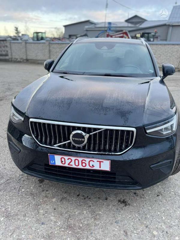 Melns Volvo XC40 2023 Jonava, ar dzinēja tilpumu 1.48 L un nobraukumu 43 tūkst. km par 27999 €, foto 2 vietnē AUTOMOTO.COM.LV