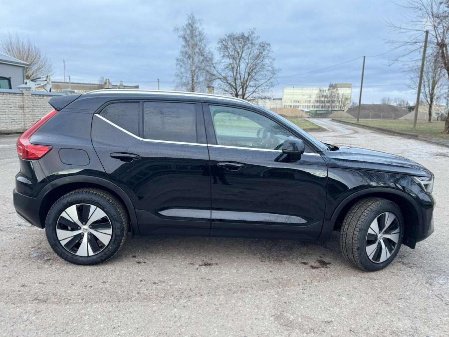 Melns Volvo XC40 2023 Jonava, ar dzinēja tilpumu 1.48 L un nobraukumu 43 tūkst. km par 27999 €, foto 4 vietnē AUTOMOTO.COM.LV