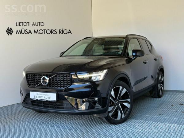 Melns Volvo XC40 2023 Rīga, ar dzinēja tilpumu 2.00 L un nobraukumu 38 tūkst. km par 33500 €, foto  vietnē AUTOMOTO.COM.LV