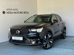Черный Вольво XC40 2023 в Рига, объемом двигателя 2.00 л и пробегом 38 тыс. км за 31500 €, фото 1 на AUTOMOTO.COM.LV