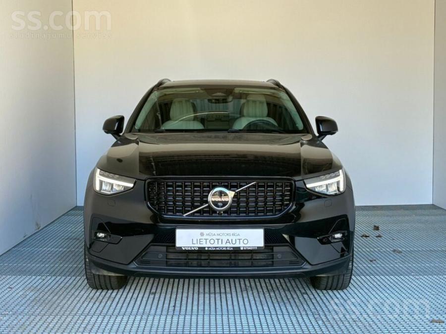 Черный Вольво XC40 2023 в Рига, объемом двигателя 2.00 л и пробегом 38 тыс. км за 31500 €, фото 3 на AUTOMOTO.COM.LV