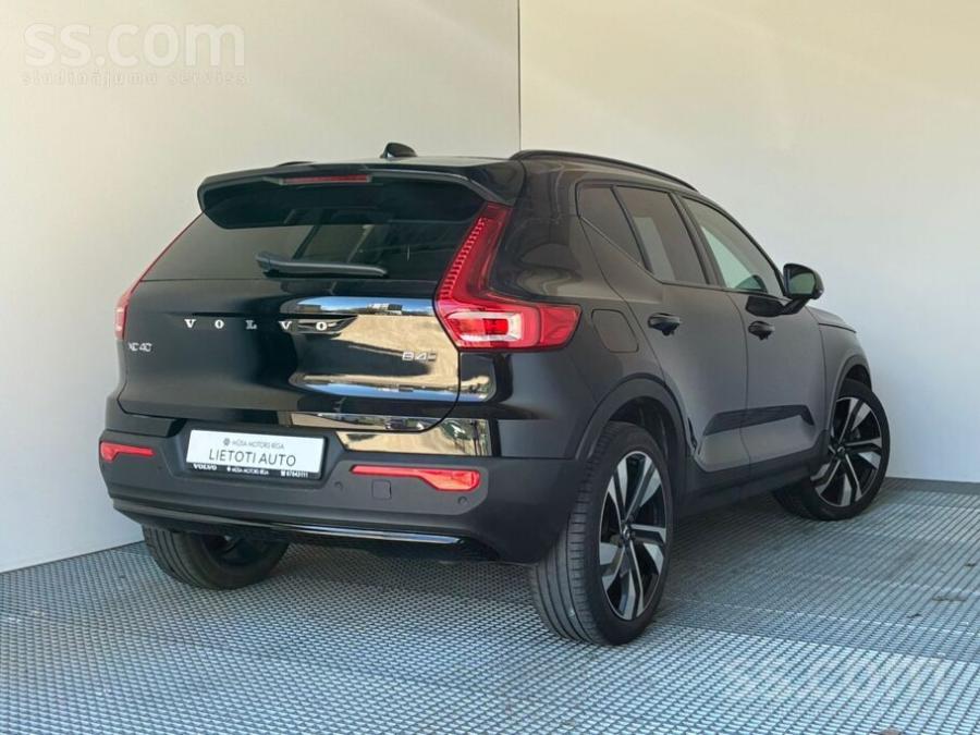 Черный Вольво XC40 2023 в Рига, объемом двигателя 2.00 л и пробегом 38 тыс. км за 31500 €, фото 4 на AUTOMOTO.COM.LV