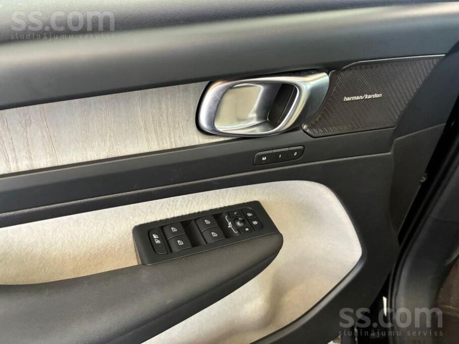 Черный Вольво XC40 2023 в Рига, объемом двигателя 2.00 л и пробегом 38 тыс. км за 31500 €, фото 11 на AUTOMOTO.COM.LV