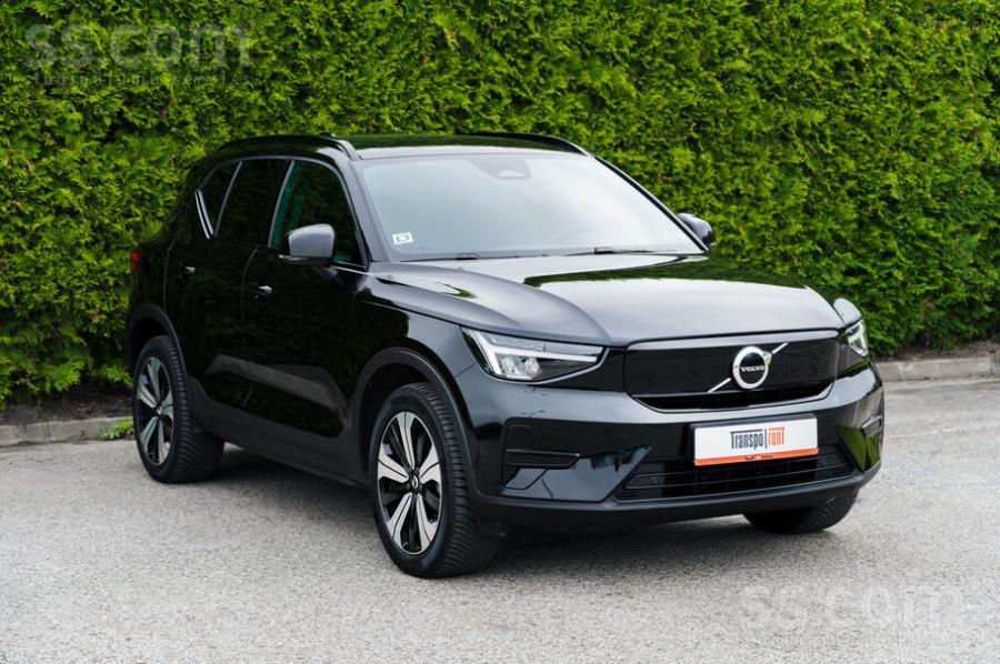 Black Volvo XC40 2023 in Riga, with an engine capacity of 0.00 L and mileage of 40 thousand km for 40900 €, photo 4 on AUTOMOTO.COM.LV