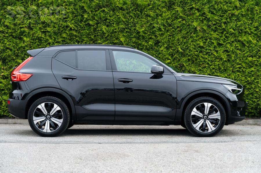 Black Volvo XC40 2023 in Riga, with an engine capacity of 0.00 L and mileage of 40 thousand km for 40900 €, photo 5 on AUTOMOTO.COM.LV