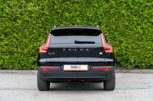 Black Volvo XC40 2023 in Riga, with an engine capacity of 0.00 L and mileage of 40 thousand km for 40900 €, photo 6 on AUTOMOTO.COM.LV