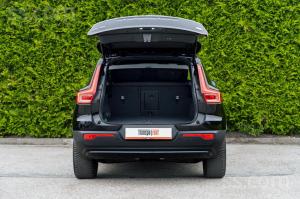 Black Volvo XC40 2023 in Riga, with an engine capacity of 0.00 L and mileage of 40 thousand km for 40900 €, photo 7 on AUTOMOTO.COM.LV