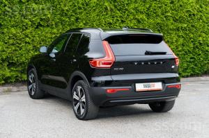 Black Volvo XC40 2023 in Riga, with an engine capacity of 0.00 L and mileage of 40 thousand km for 40900 €, photo 8 on AUTOMOTO.COM.LV