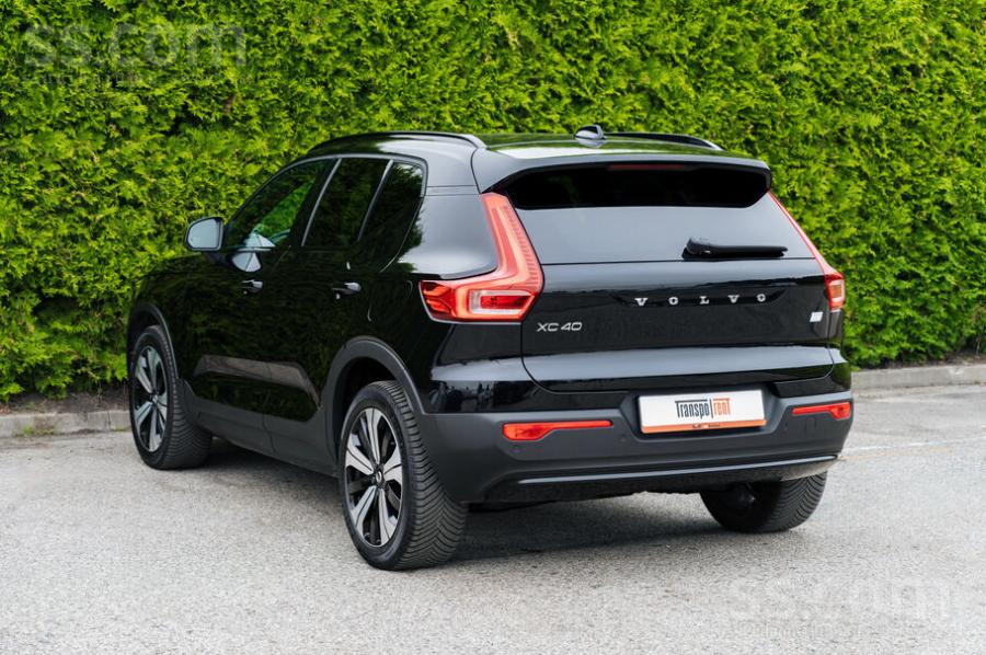 Black Volvo XC40 2023 in Riga, with an engine capacity of 0.00 L and mileage of 40 thousand km for 40900 €, photo 8 on AUTOMOTO.COM.LV