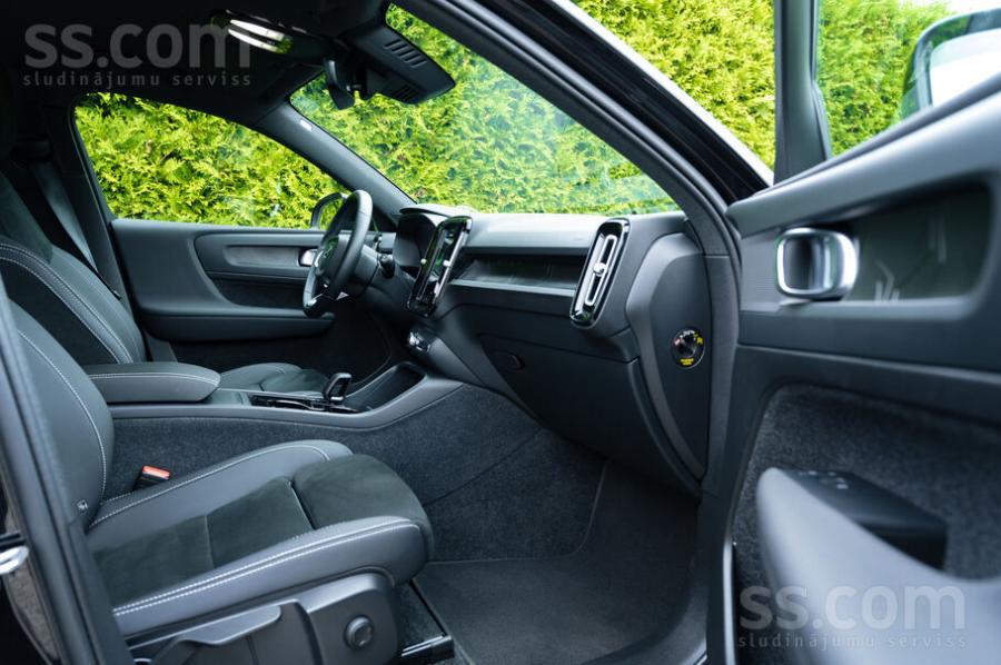 Black Volvo XC40 2023 in Riga, with an engine capacity of 0.00 L and mileage of 40 thousand km for 40900 €, photo 14 on AUTOMOTO.COM.LV