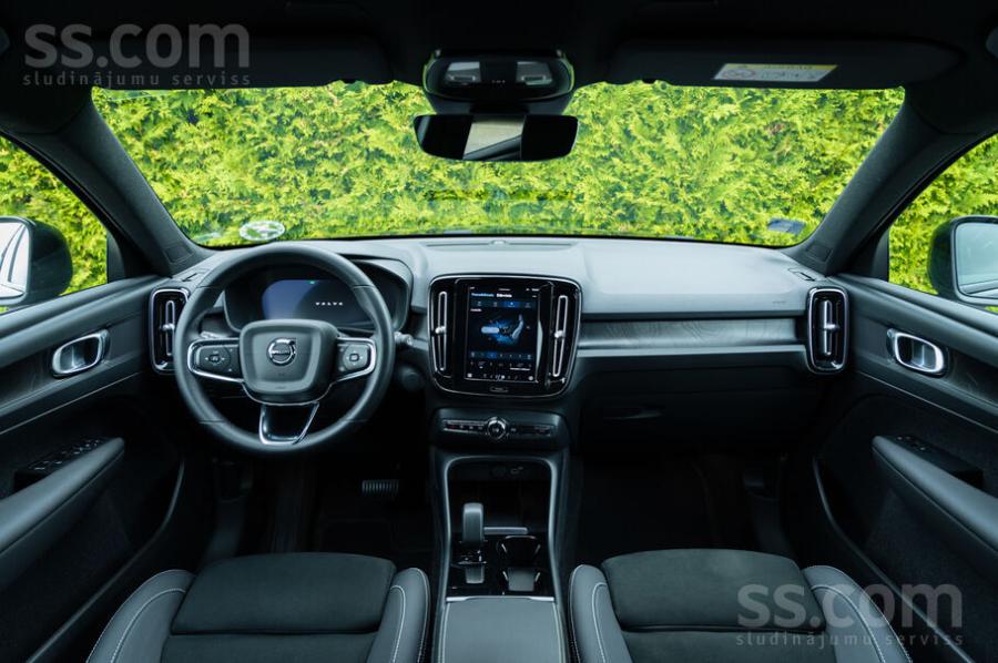 Black Volvo XC40 2023 in Riga, with an engine capacity of 0.00 L and mileage of 40 thousand km for 40900 €, photo 16 on AUTOMOTO.COM.LV