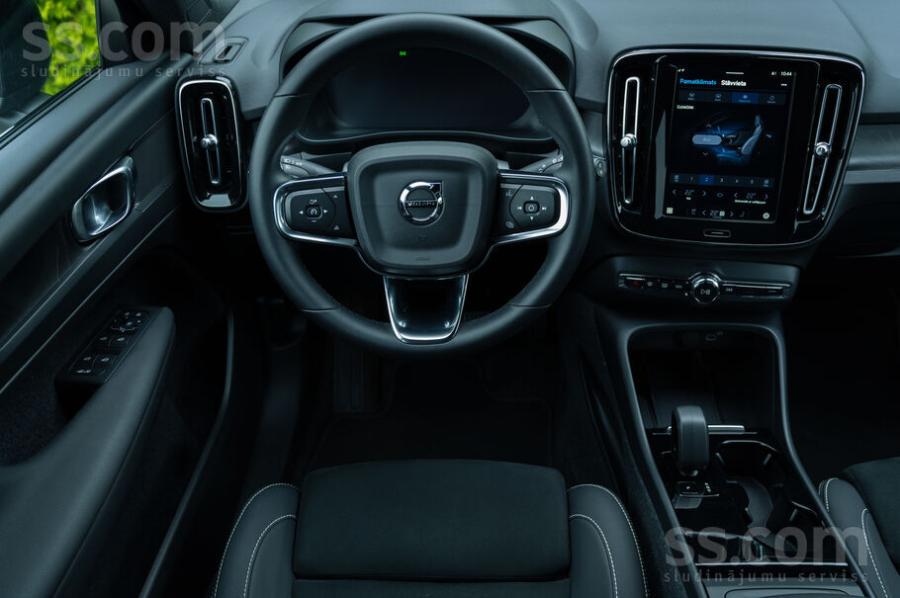 Black Volvo XC40 2023 in Riga, with an engine capacity of 0.00 L and mileage of 40 thousand km for 40900 €, photo 17 on AUTOMOTO.COM.LV