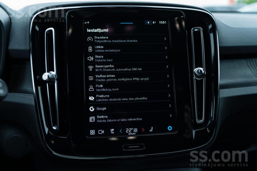 Black Volvo XC40 2023 in Riga, with an engine capacity of 0.00 L and mileage of 40 thousand km for 40900 €, photo 24 on AUTOMOTO.COM.LV