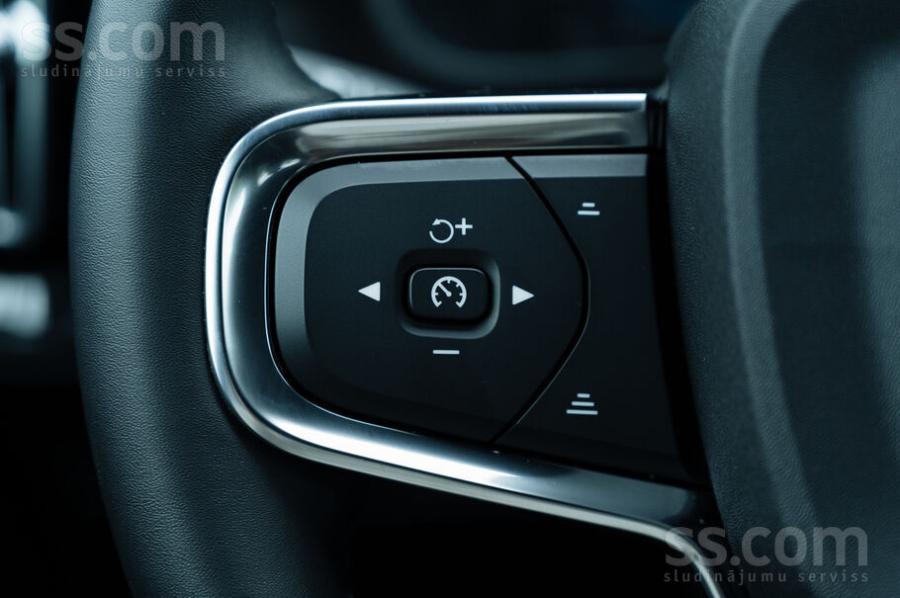 Black Volvo XC40 2023 in Riga, with an engine capacity of 0.00 L and mileage of 40 thousand km for 40900 €, photo 29 on AUTOMOTO.COM.LV