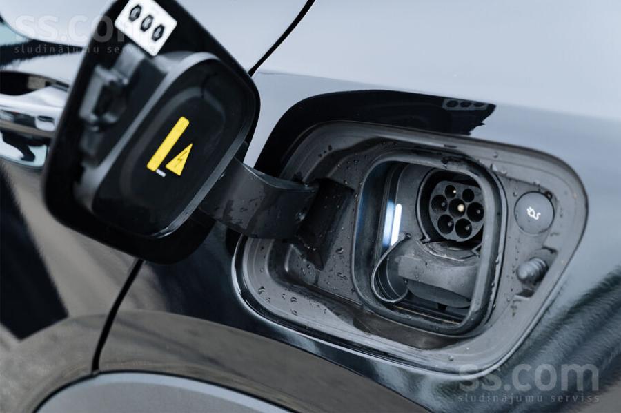 Black Volvo XC40 2023 in Riga, with an engine capacity of 0.00 L and mileage of 40 thousand km for 40900 €, photo 32 on AUTOMOTO.COM.LV