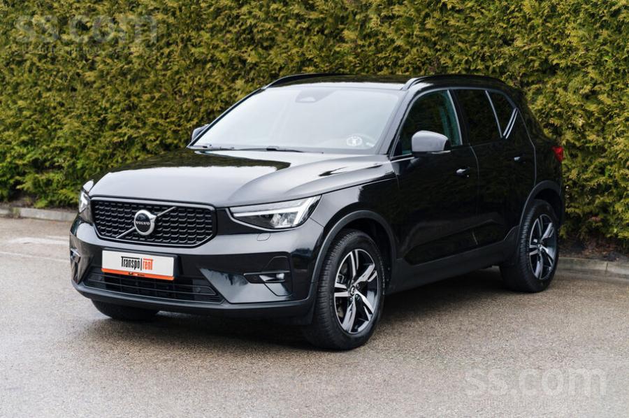 Black Volvo XC40 2023 in Riga, with an engine capacity of 2.00 L and mileage of 61 thousand km for 33900 €, photo 1 on AUTOMOTO.COM.LV