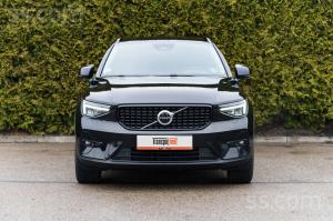 Black Volvo XC40 2023 in Riga, with an engine capacity of 2.00 L and mileage of 61 thousand km for 33900 €, photo 3 on AUTOMOTO.COM.LV