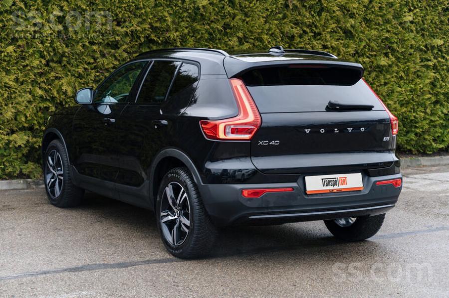 Black Volvo XC40 2023 in Riga, with an engine capacity of 2.00 L and mileage of 61 thousand km for 33900 €, photo 6 on AUTOMOTO.COM.LV