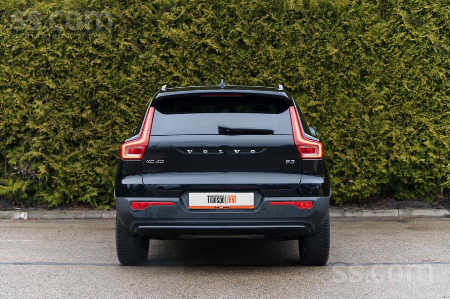 Black Volvo XC40 2023 in Riga, with an engine capacity of 2.00 L and mileage of 61 thousand km for 33900 €, photo 7 on AUTOMOTO.COM.LV