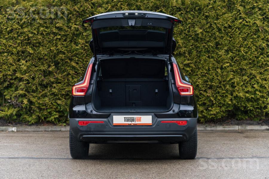 Black Volvo XC40 2023 in Riga, with an engine capacity of 2.00 L and mileage of 61 thousand km for 33900 €, photo 8 on AUTOMOTO.COM.LV